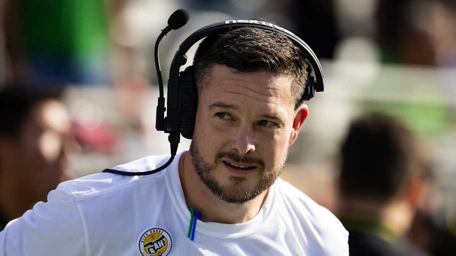 Why Oregon coach Dan Lanning is under more pressure than ever