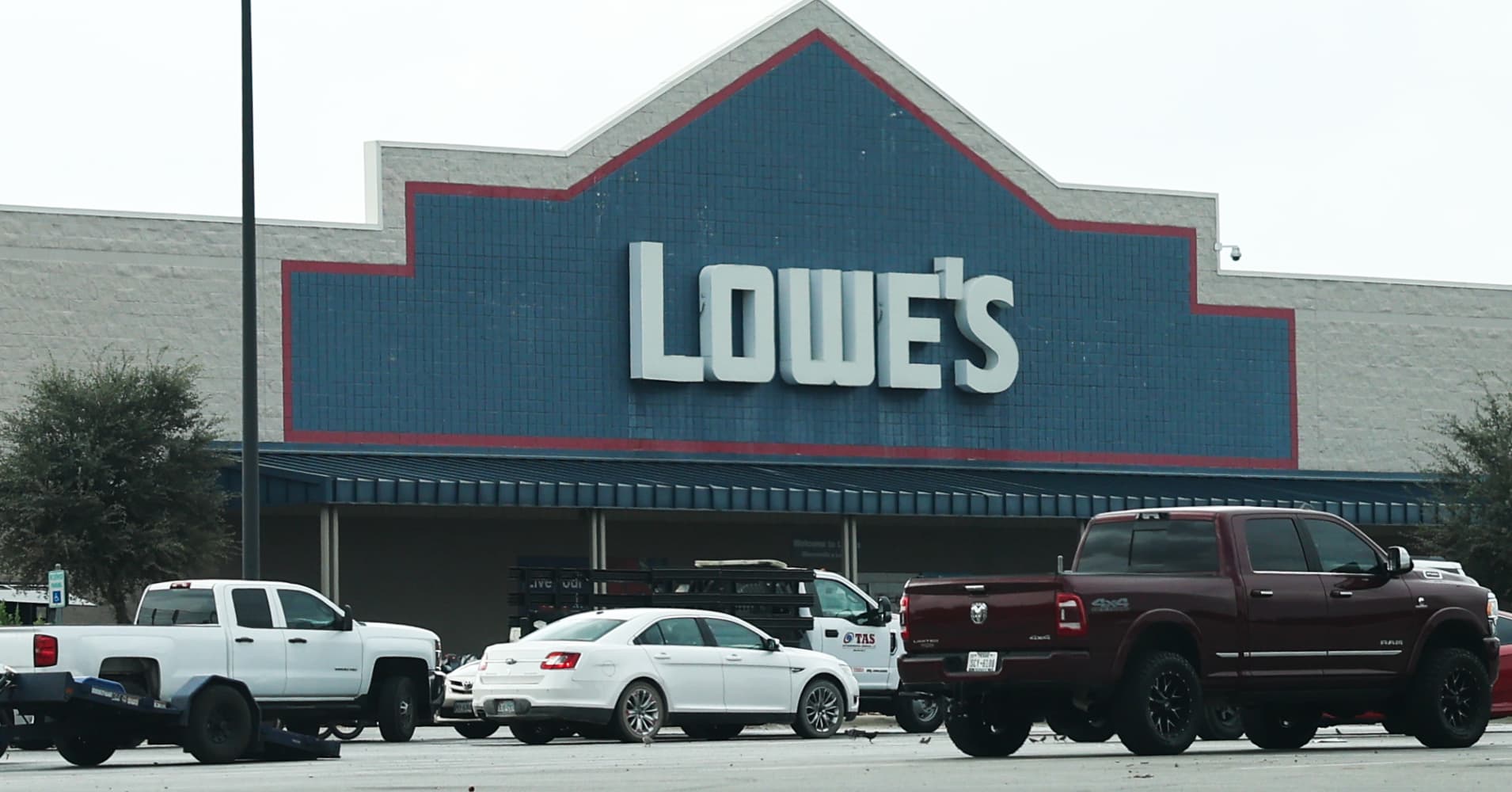 From Janitor to CEO: Four lessons from Lowe's CEO on climbing the ...