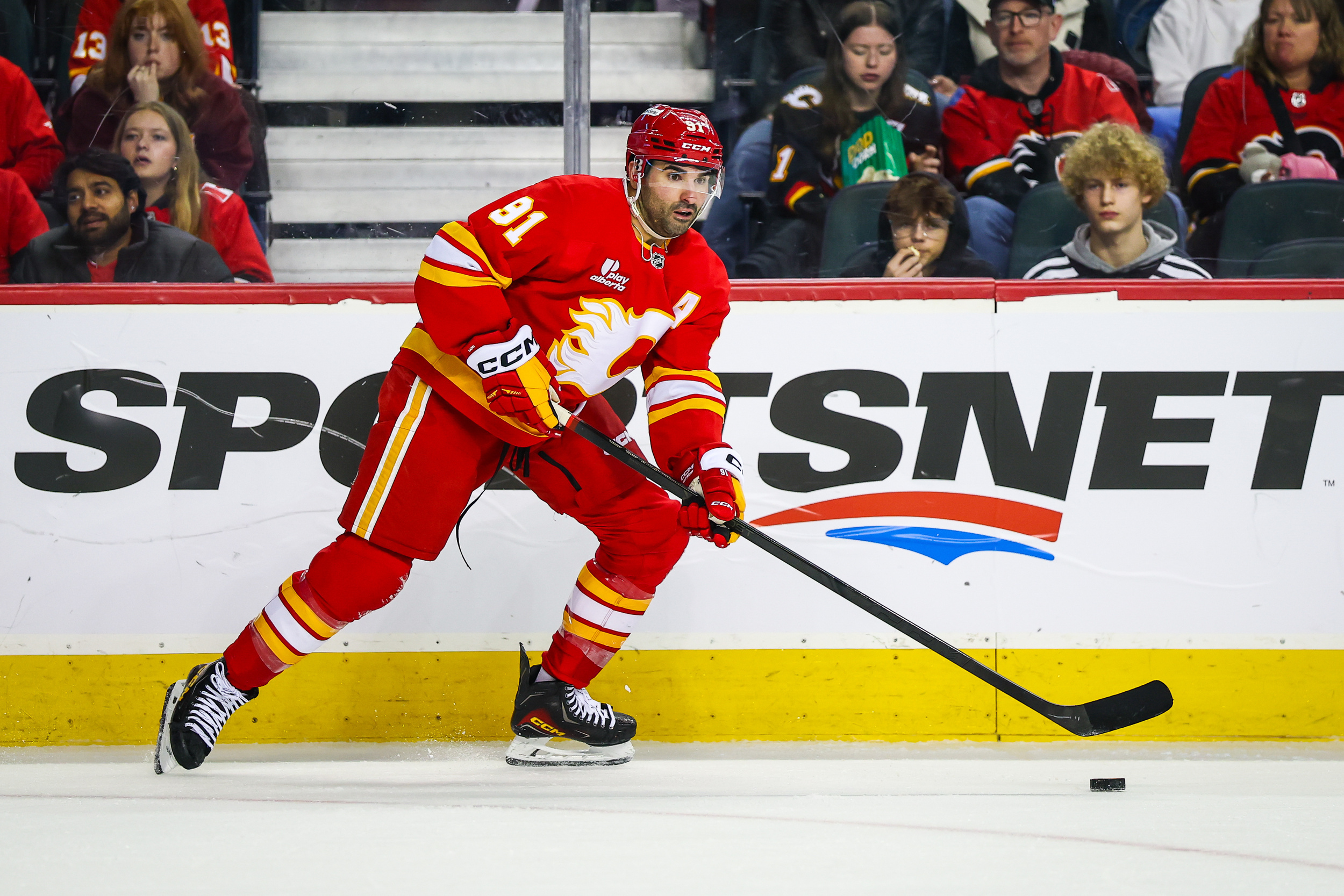 Maple Leafs, Canadiens among teams in pursuit of Flames star