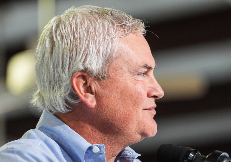 Comer declines Bill Clinton solo meeting, launches contempt proceedings