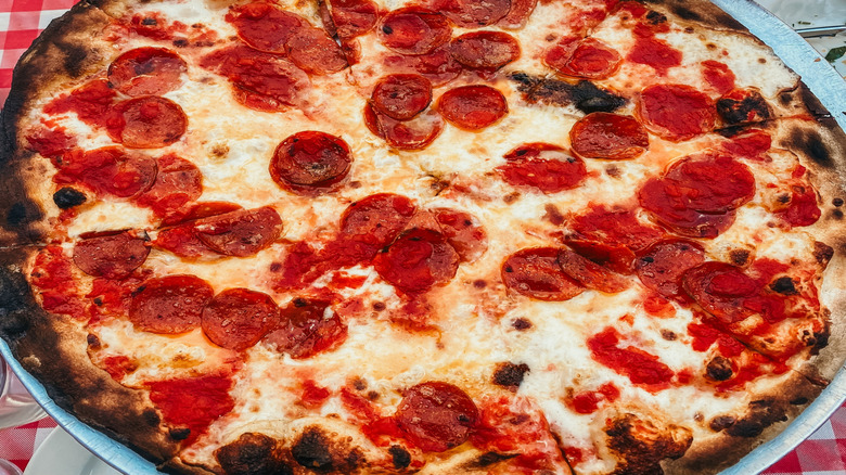 10 different types of pizza and how they're made