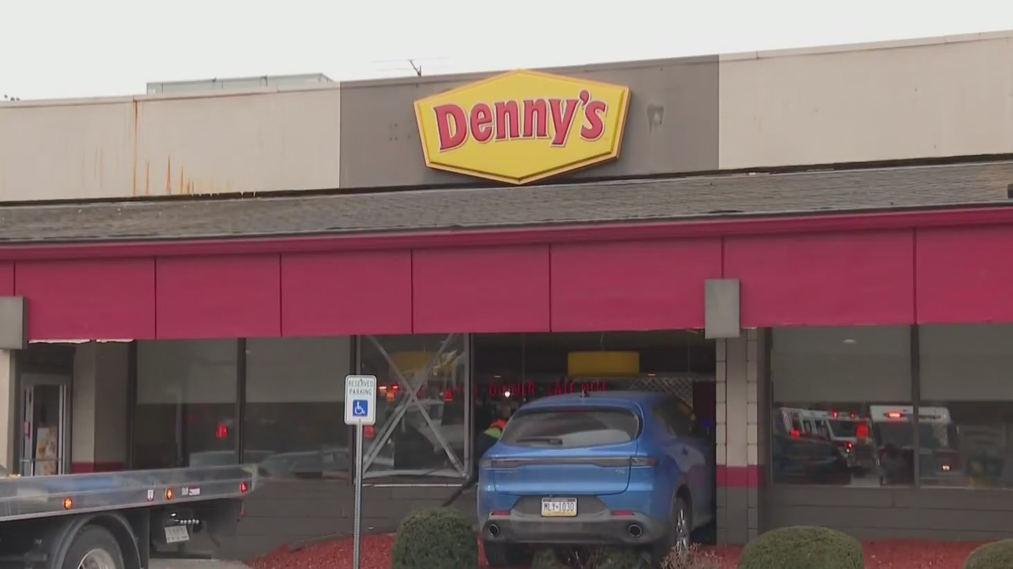 Vehicle crashes into Scott Township Denny's restaurant