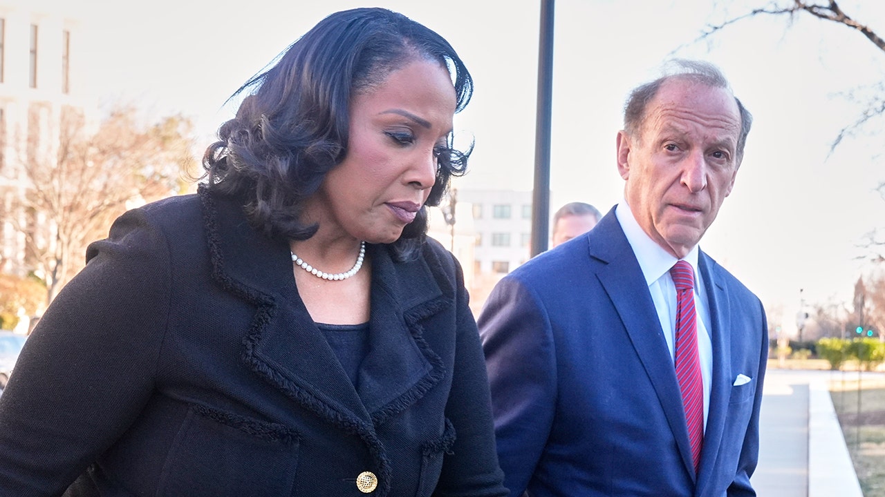 Supreme Court appears ready to keep Lisa Cook on Federal Reserve board ...