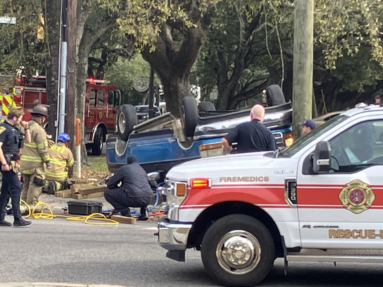 MPD: Two drivers hospitalized after rollover crash in Mobile