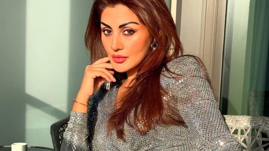 'Unrecognisable' Rimi Sen opens up about leaving Bollywood for real ...