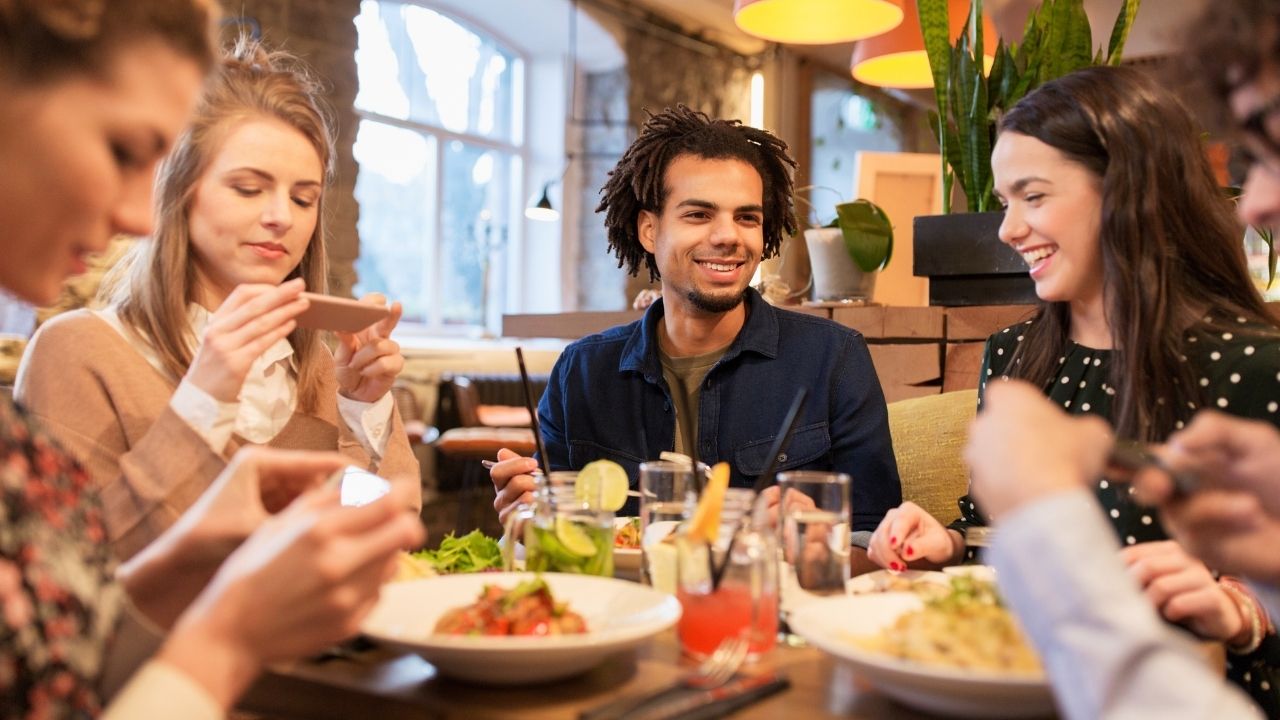 My female friend skipped her restaurant bill, then called us ...
