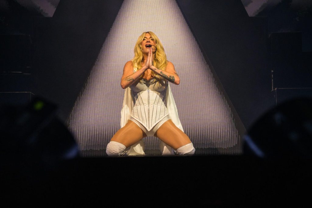 Kesha supports Kim Petras in Republic Records fight by commiserating ...