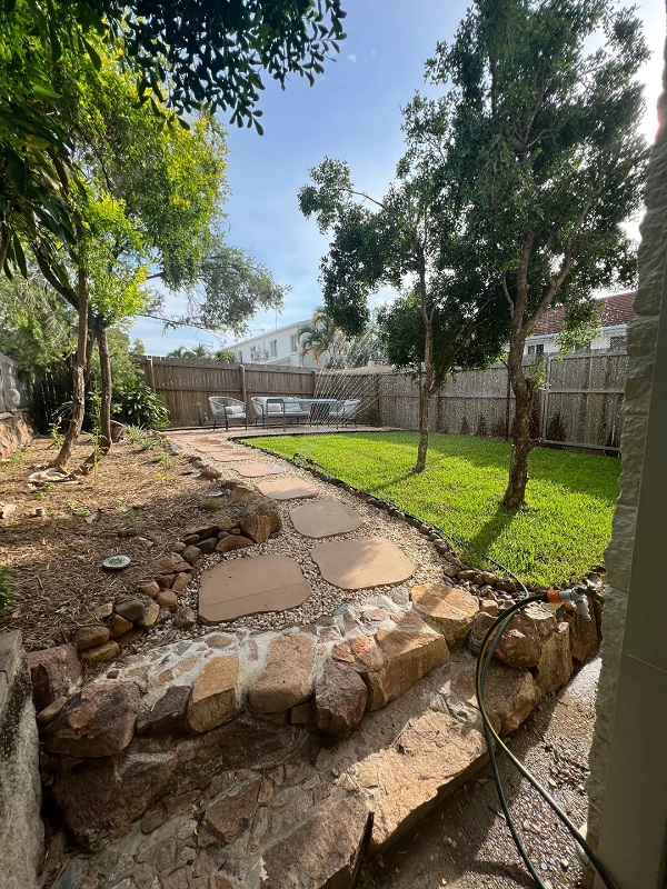 Homeowner shares incredible before-and-after photos of garden ...