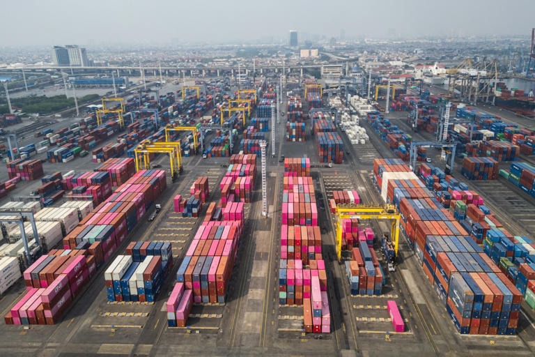 Who really pays for Trump's tariffs? US consumers do