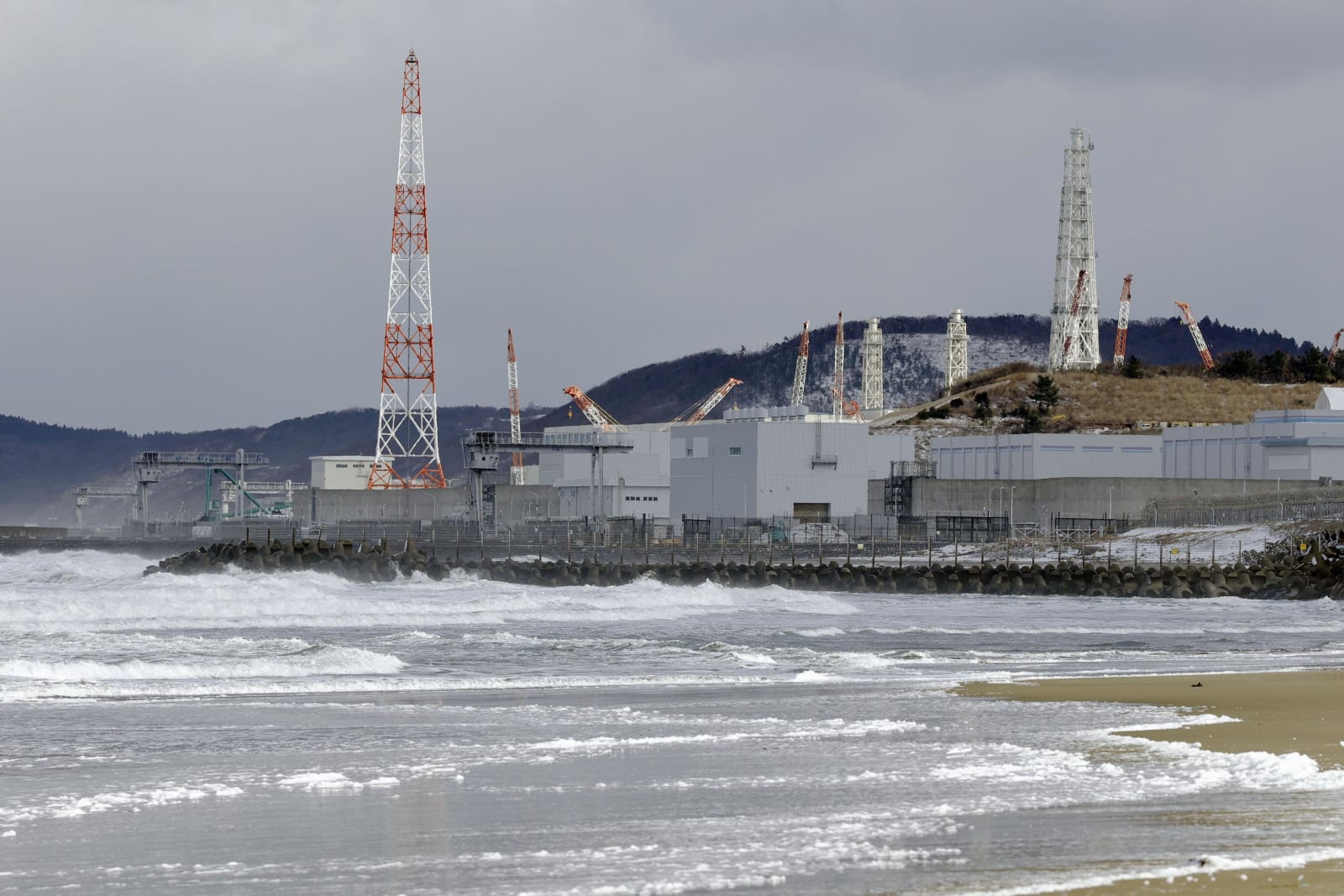 TEPCO restarts 1st nuclear reactor since Fukushima under close scrutiny