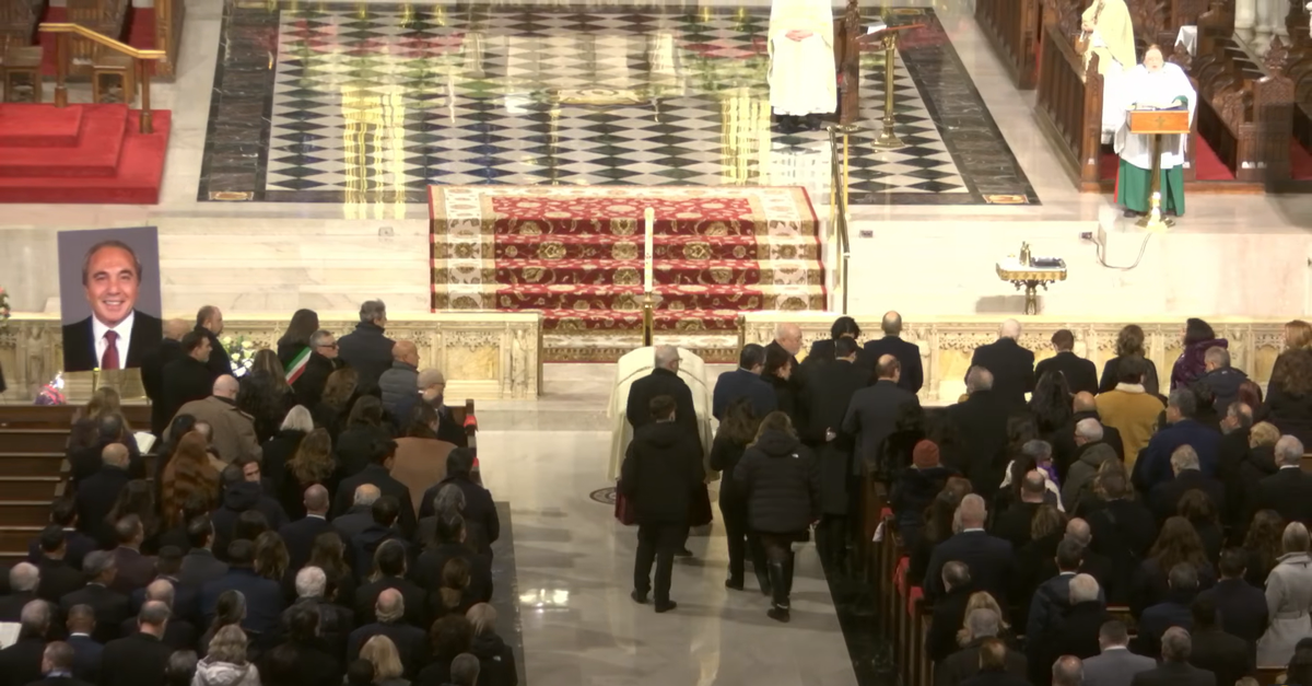 Funerale Commisso: “Rest in peace dad, ti vogliamo bene”. “La migliore ...