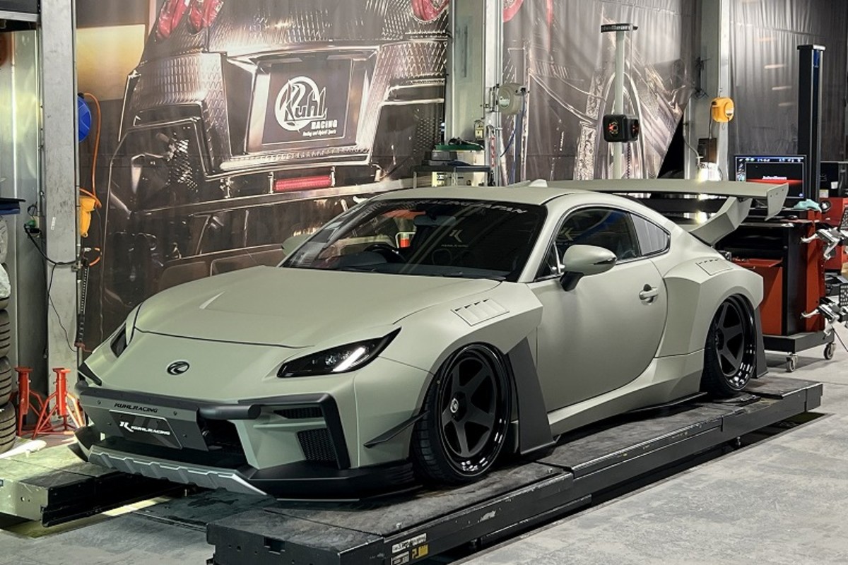 This GR86 looks like a Gundam after getting extreme aero and a three ...