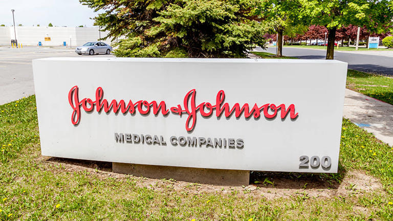 J&J's guidance wallops views, but Boston Scientific, Medtronic take a toll