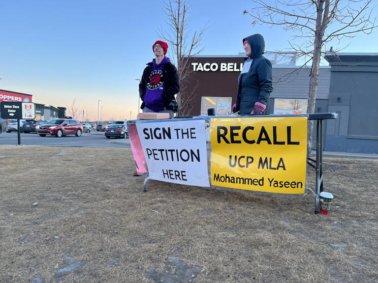 Alberta recall campaigners' cold, hard road to collect signatures to ...