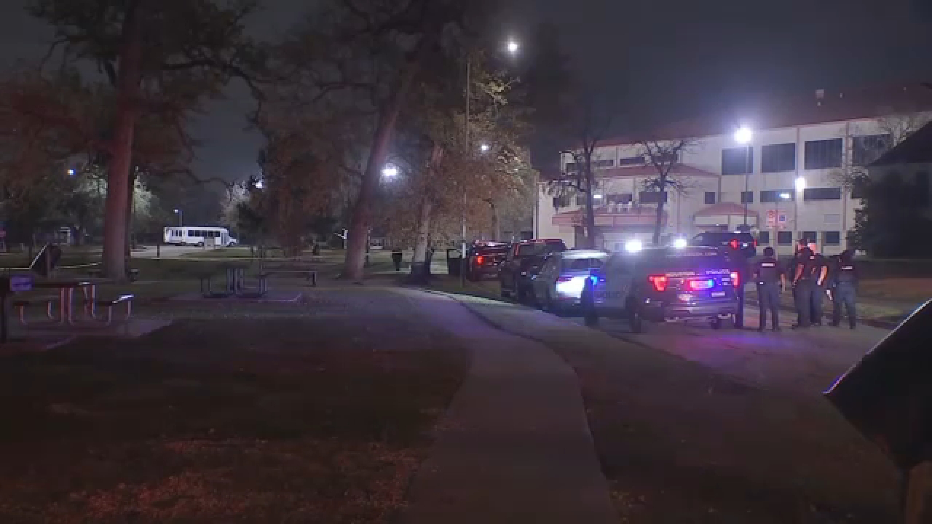 Man shot, killed after carjacking attempt at Riverside Park in Houston ...