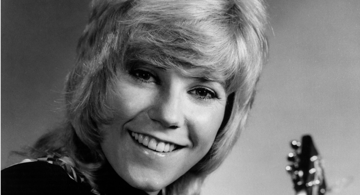 Country icon, 80, releases new album 17 years after retiring