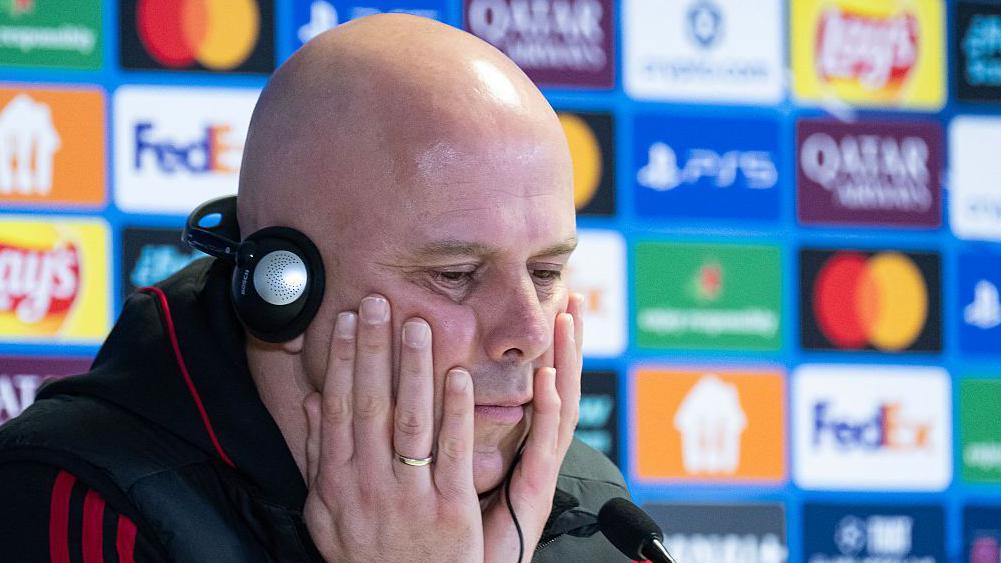 Give Slot time, says legend Houghton