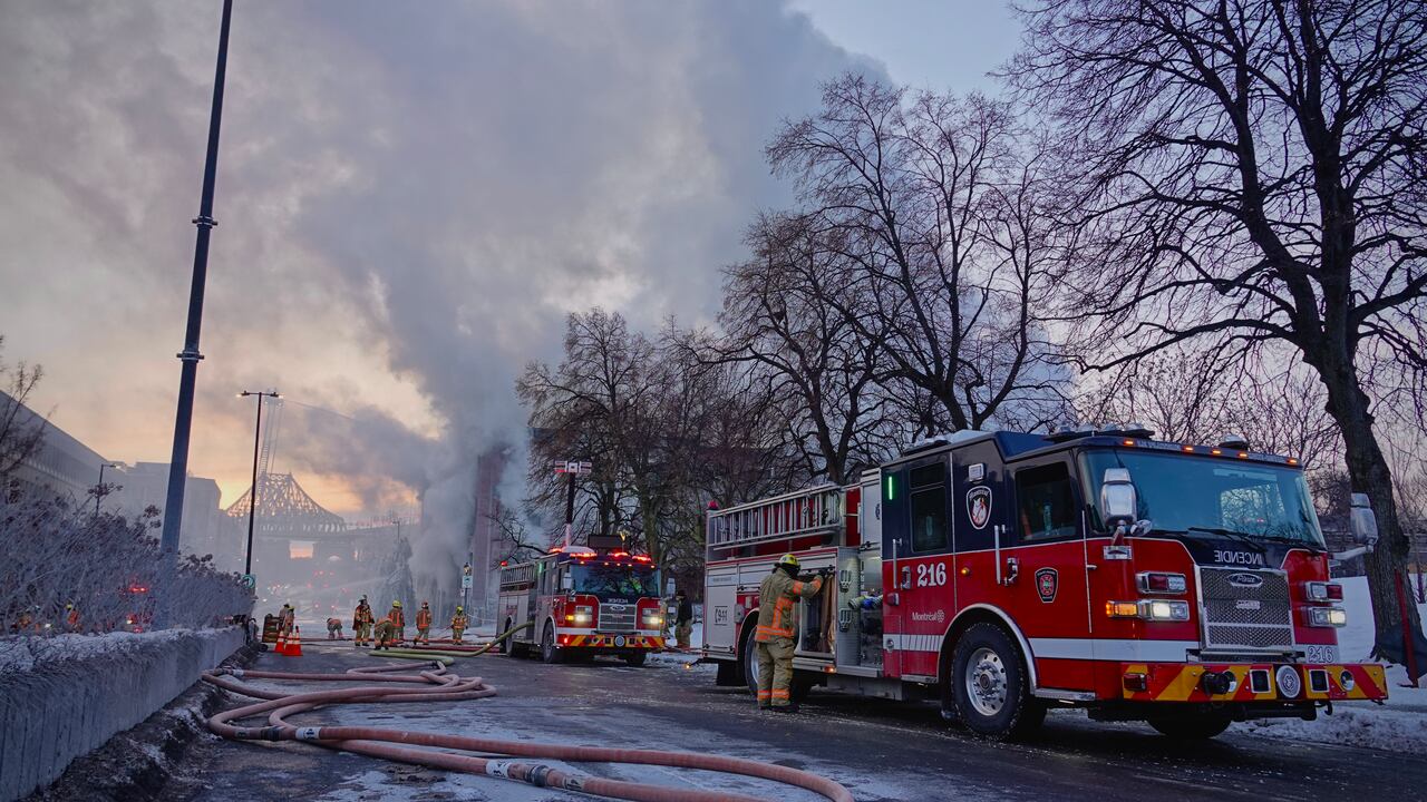 Jacques-Cartier Bridge reopens 2 lanes in each direction after fire