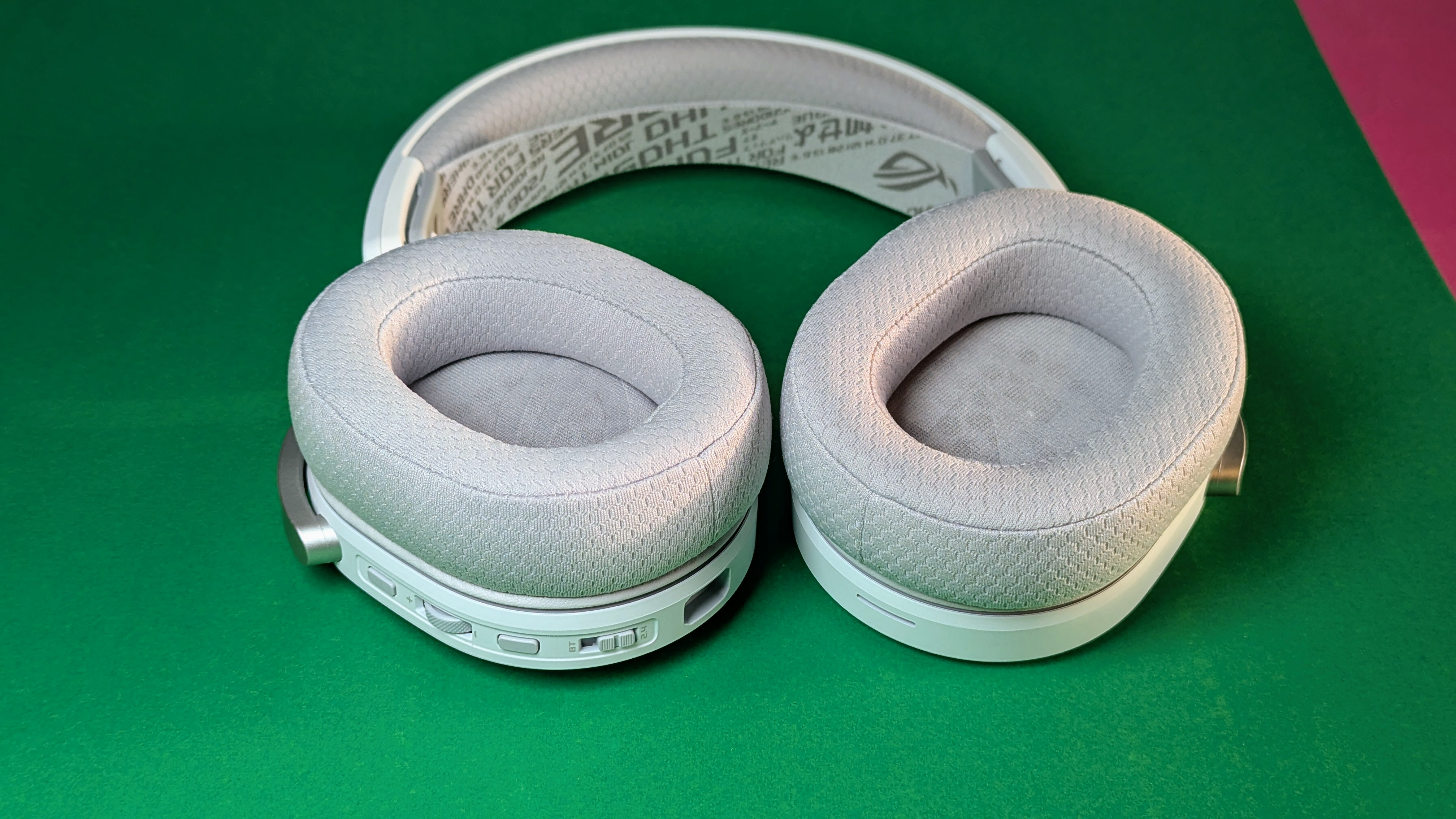 Gaming-Headset Asus ROG Pelta im Test: bequem, starker Akku & solider Sound