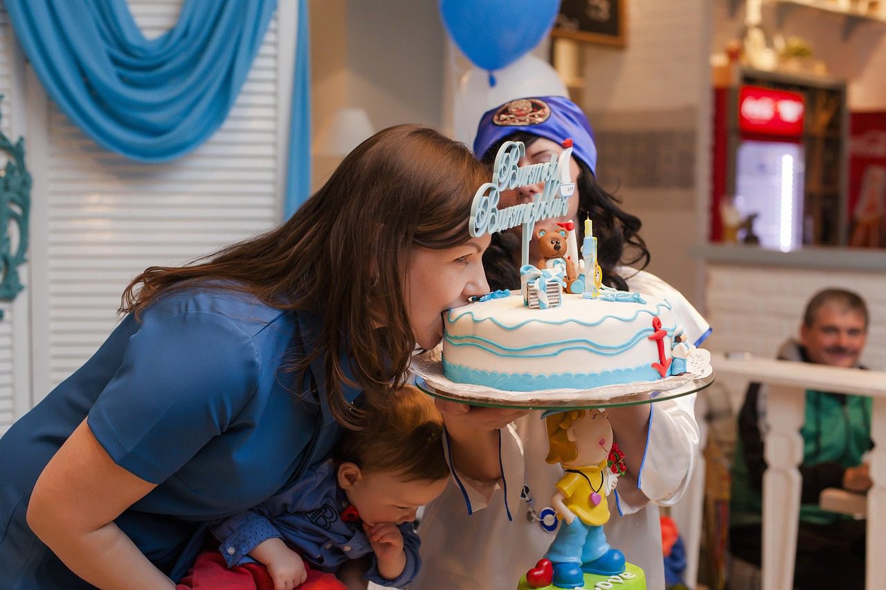 Mom goes all out for son's birthday-then husband forgets her 'birthing ...