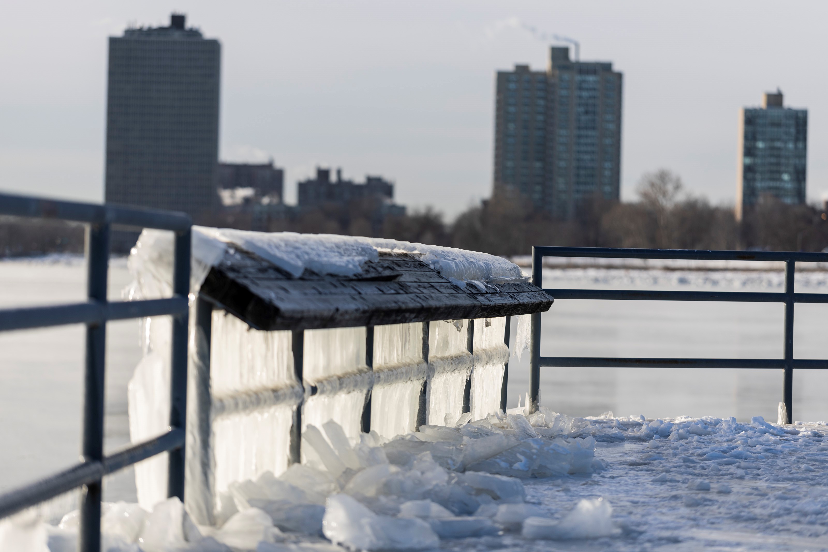 Timeline: When extreme cold, bursts of snow will hit Chicago area this week
