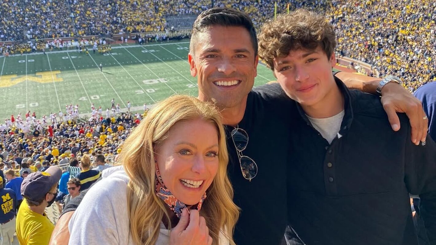 Kelly Ripa & Mark Consuelos announce son Joaquin’s Broadway debut