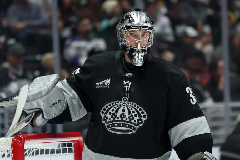 Kings coach reacts to Darcy Kuemper update after Rangers game