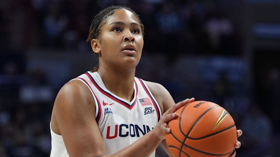 Sarah Strong becomes UConn's newest 1,000 point star