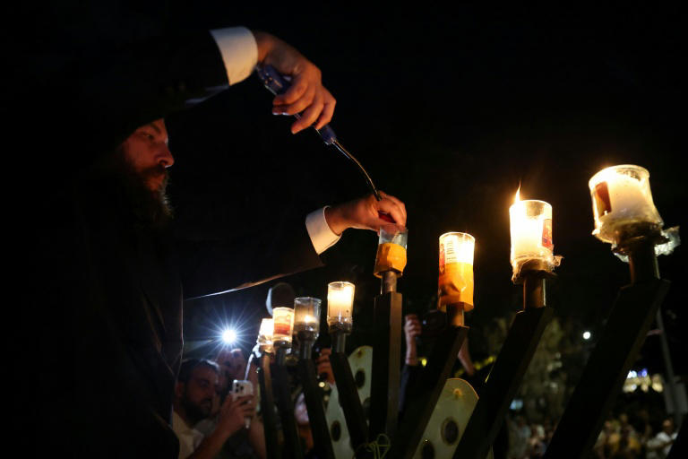 Australia pauses for victims of Bondi Beach shooting