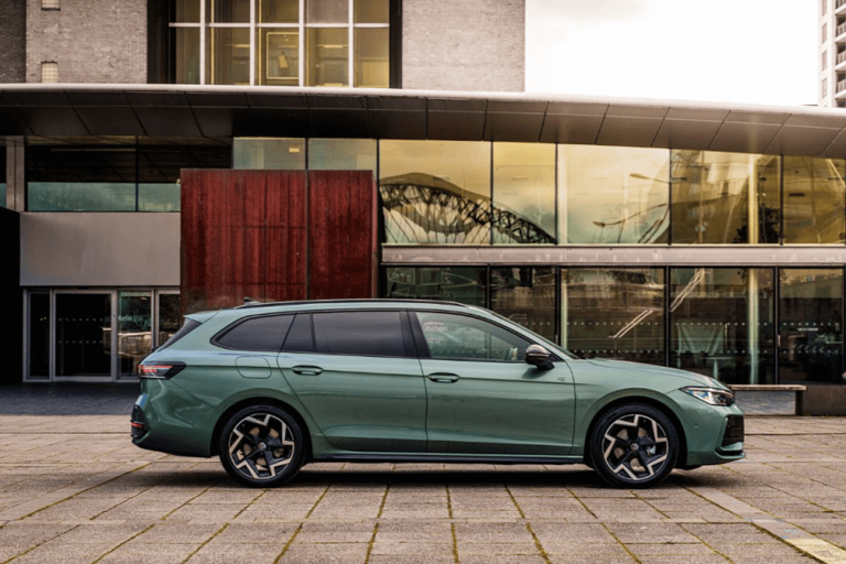 Volkswagen Passat Estate review: Second place in the space race