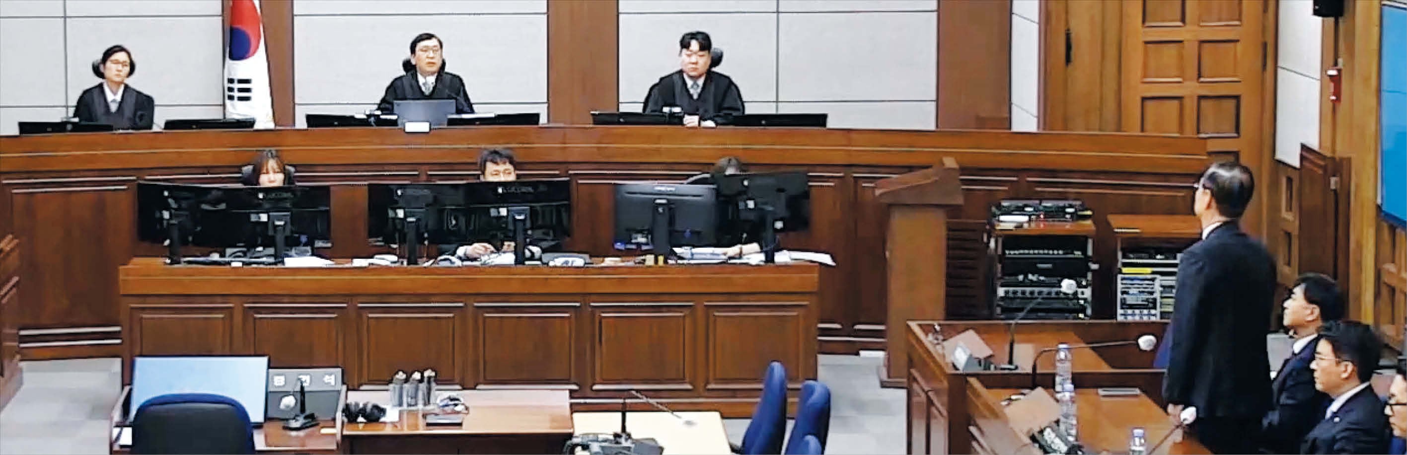 Court sentences former PM Han to 23 years, citing insurrection severity