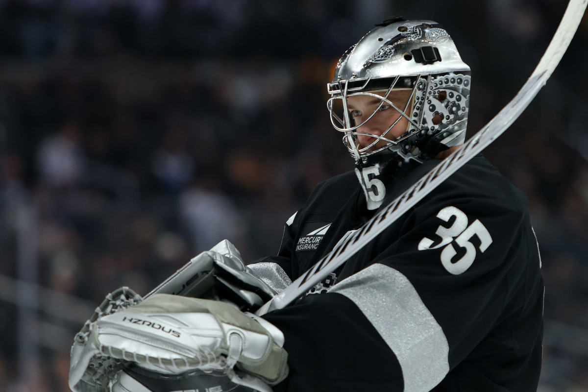 Kings coach reacts to Darcy Kuemper update after Rangers game