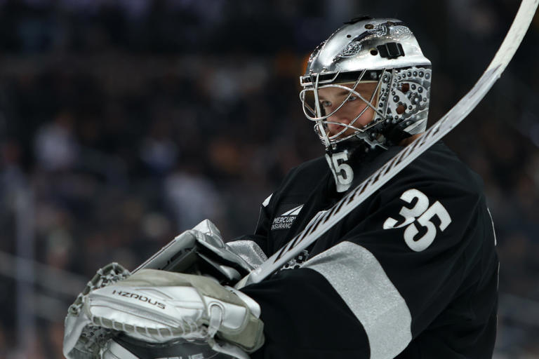 Kings coach reacts to Darcy Kuemper update after Rangers game