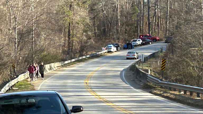 Crews respond to multi-vehicle crash in Greenville County
