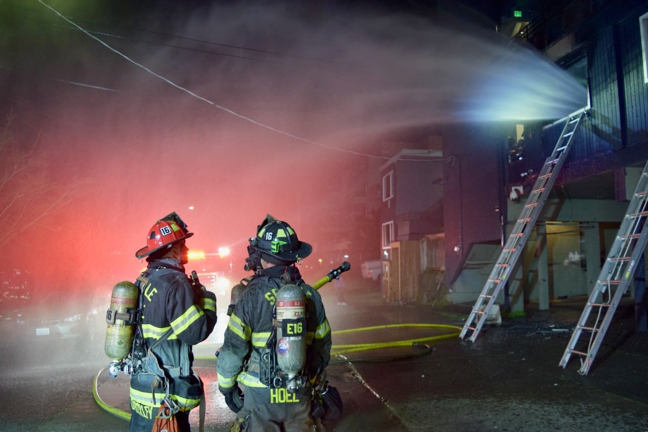 One injured in Seattle apartment fire
