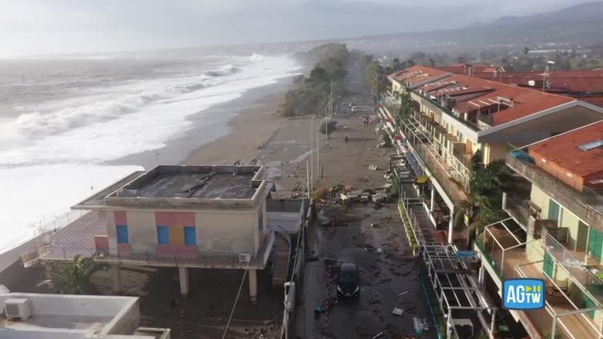 Cyclone Harry hits Sicily, damage is being assessed along the Catania ...
