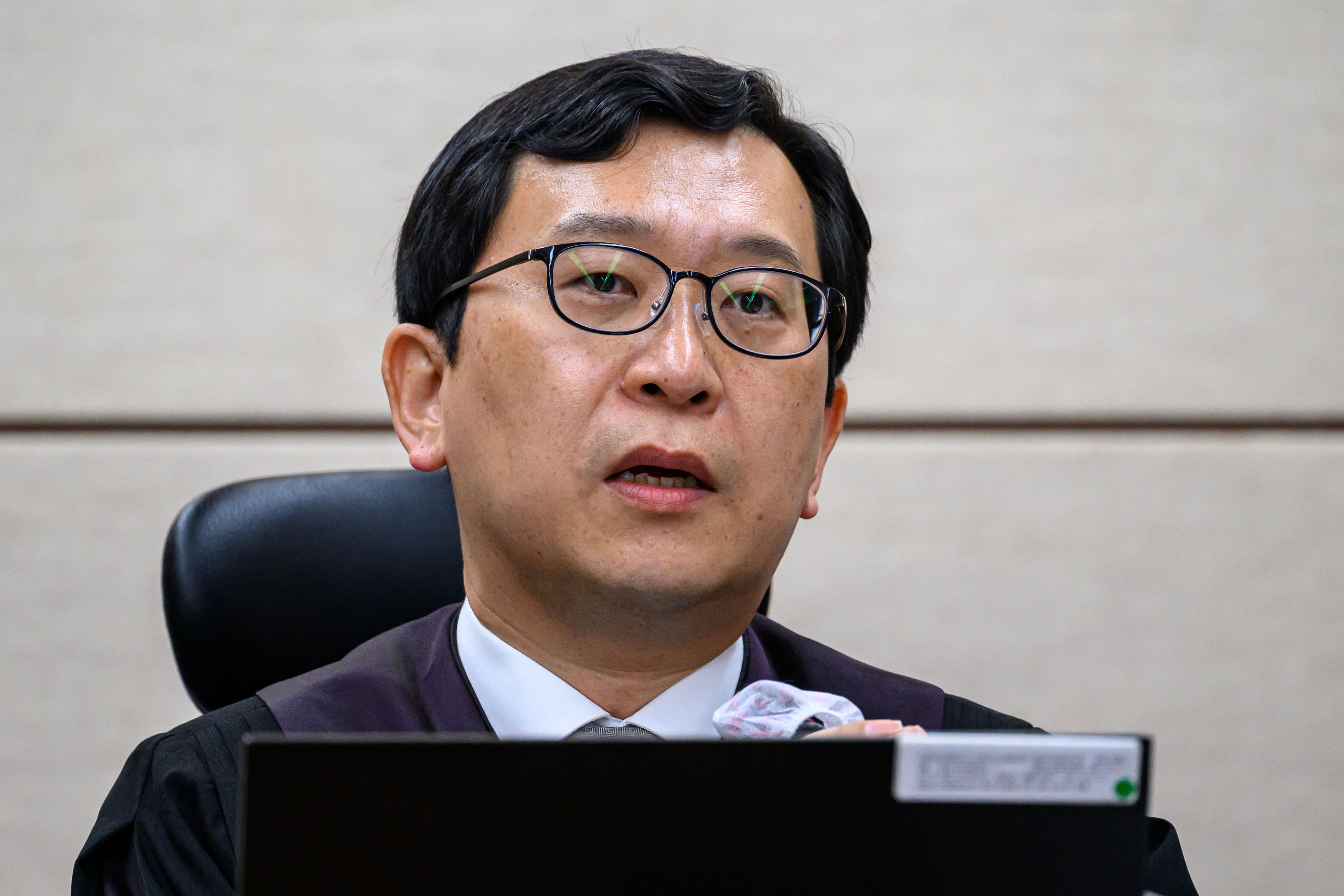 Presiding Judge Lee faces presumed guilt backlash