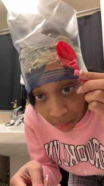 She found a smarter way to trim her cat’s nails and it actually works