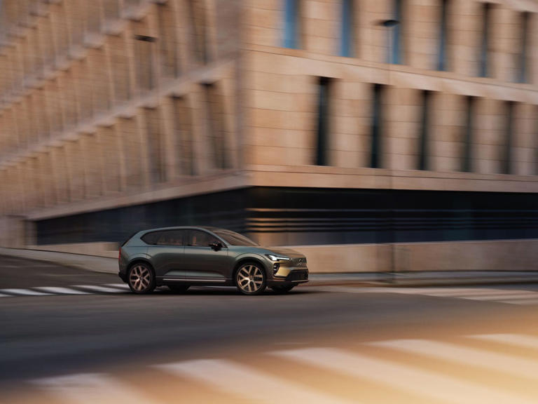 Revealed! The 2027 Volvo EX60 breaks cover with up to 670 HP and 400 ...
