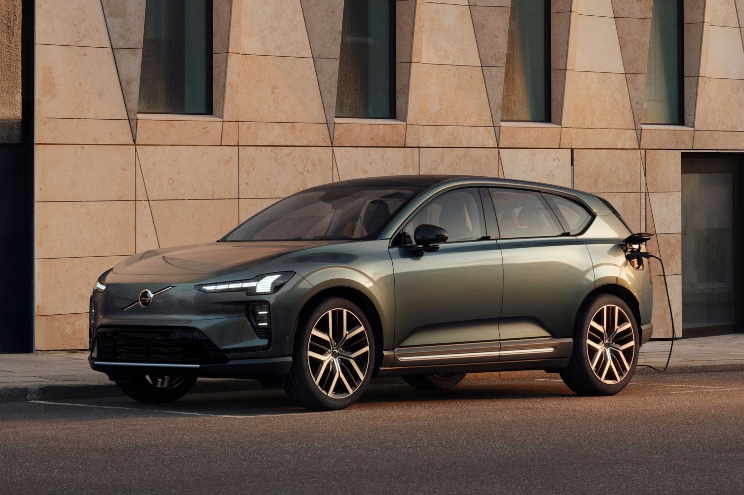 Nowy SUV Volvo chce podbić rynek. Ma 374 KM i 6 rywali