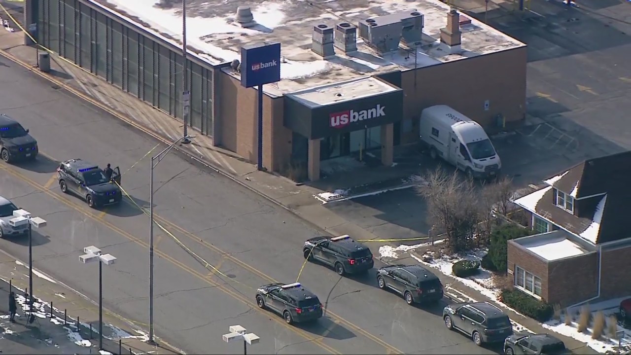 Heavy FBI, police response spotted in Blue Island