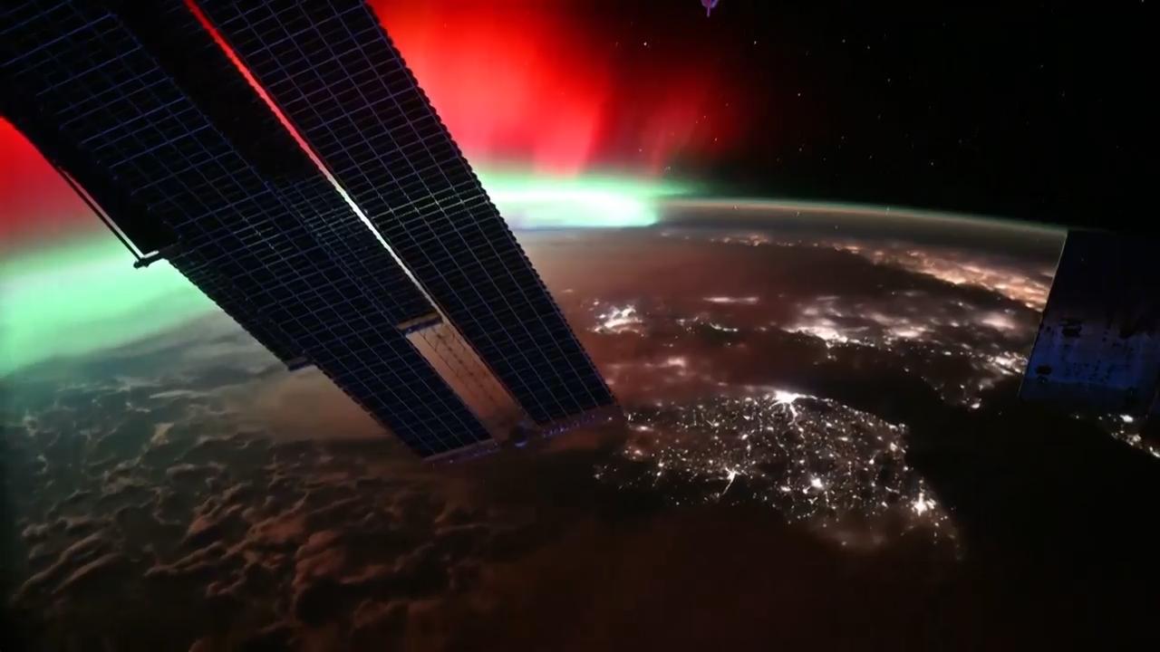 Russian cosmonaut films northern lights above Earth