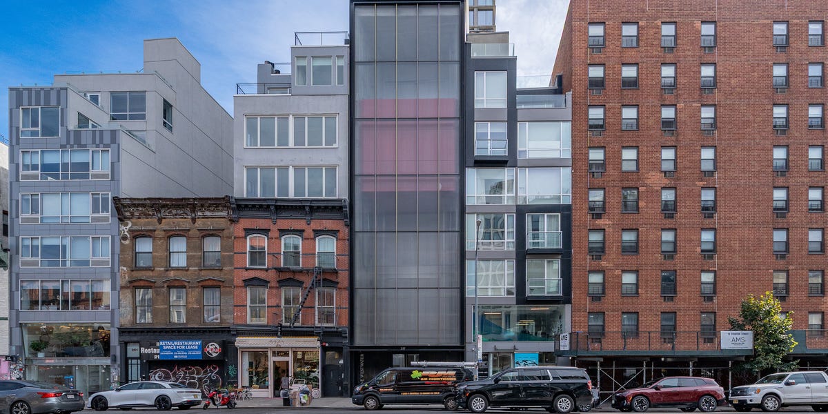 Norman Foster’s Bowery Building expected to fetch $30 million