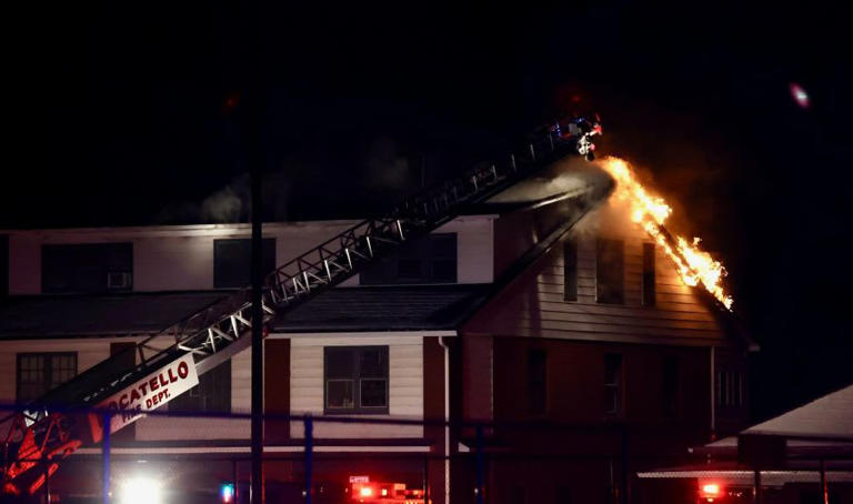 Late-night fire displaces residents at Pocatello apartment complex