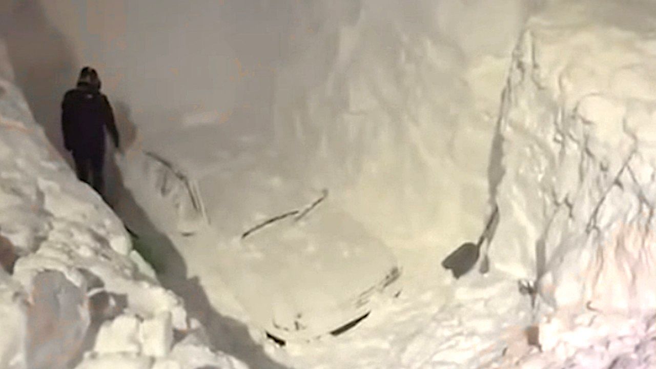 Man digs through 16-foot-high snowdrift to reach buried car in Russia