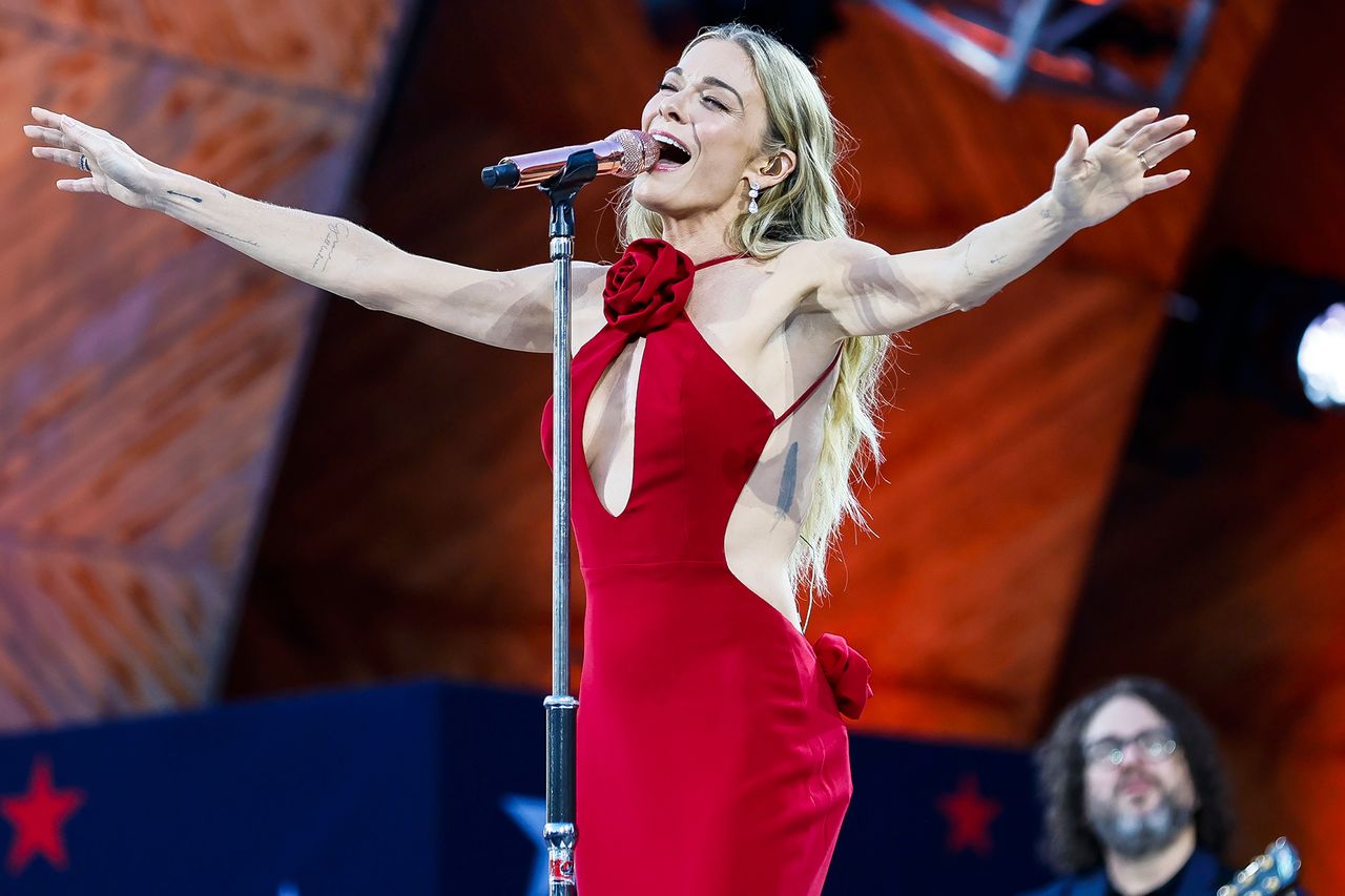 LeAnn Rimes gets $10K blood cleaning treatment months after teeth fell ...