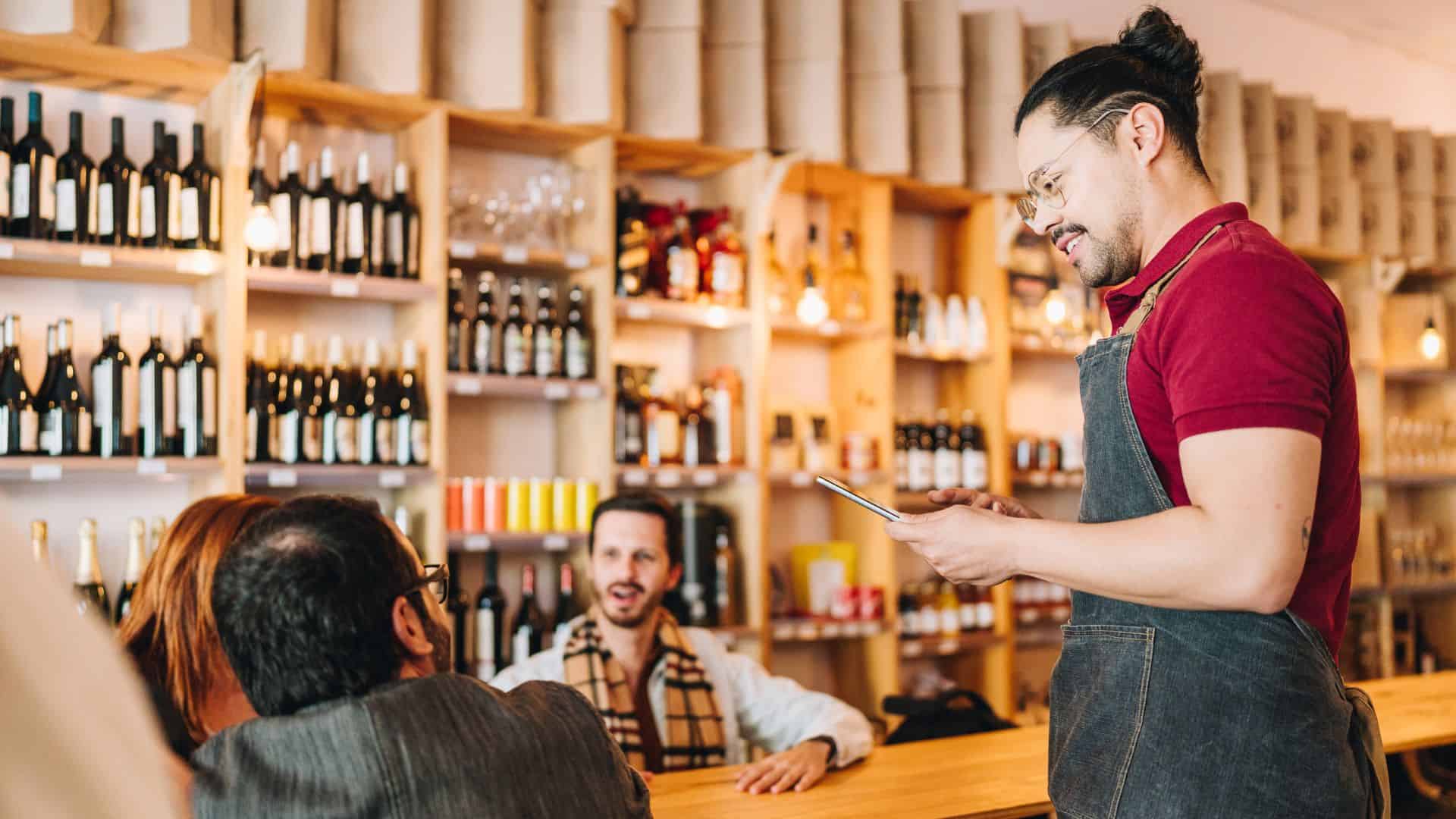 Restaurant workers share what dining etiquette has gone downhill over ...