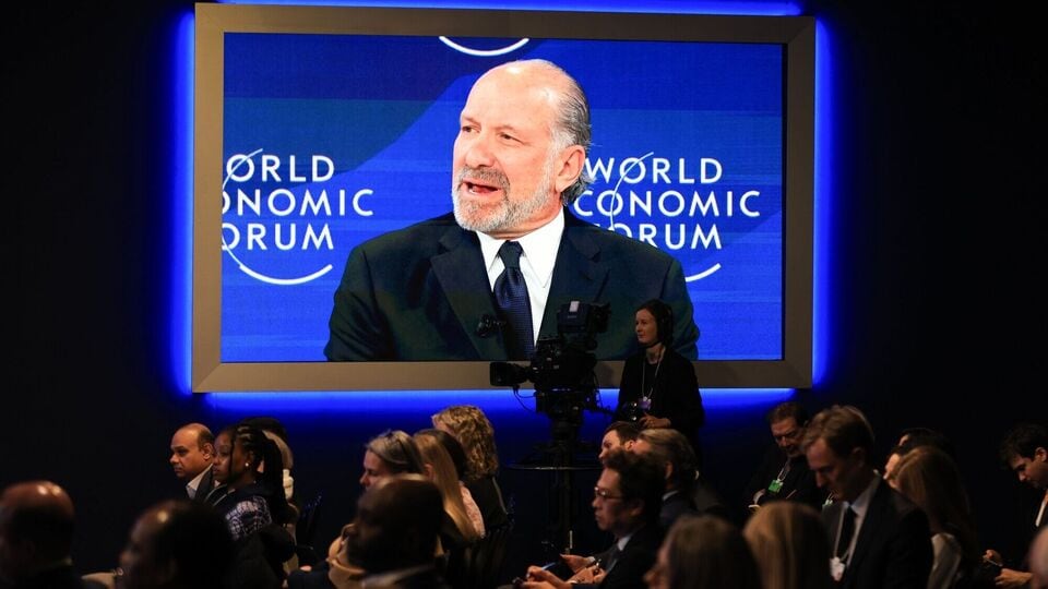 US Commerce SECY Howard Lutnick heckled at Davos dinner after ECB chief ...