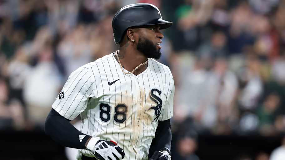 Padres hit with a brutal double-loss in the Mets’ Luis Robert Jr. trade