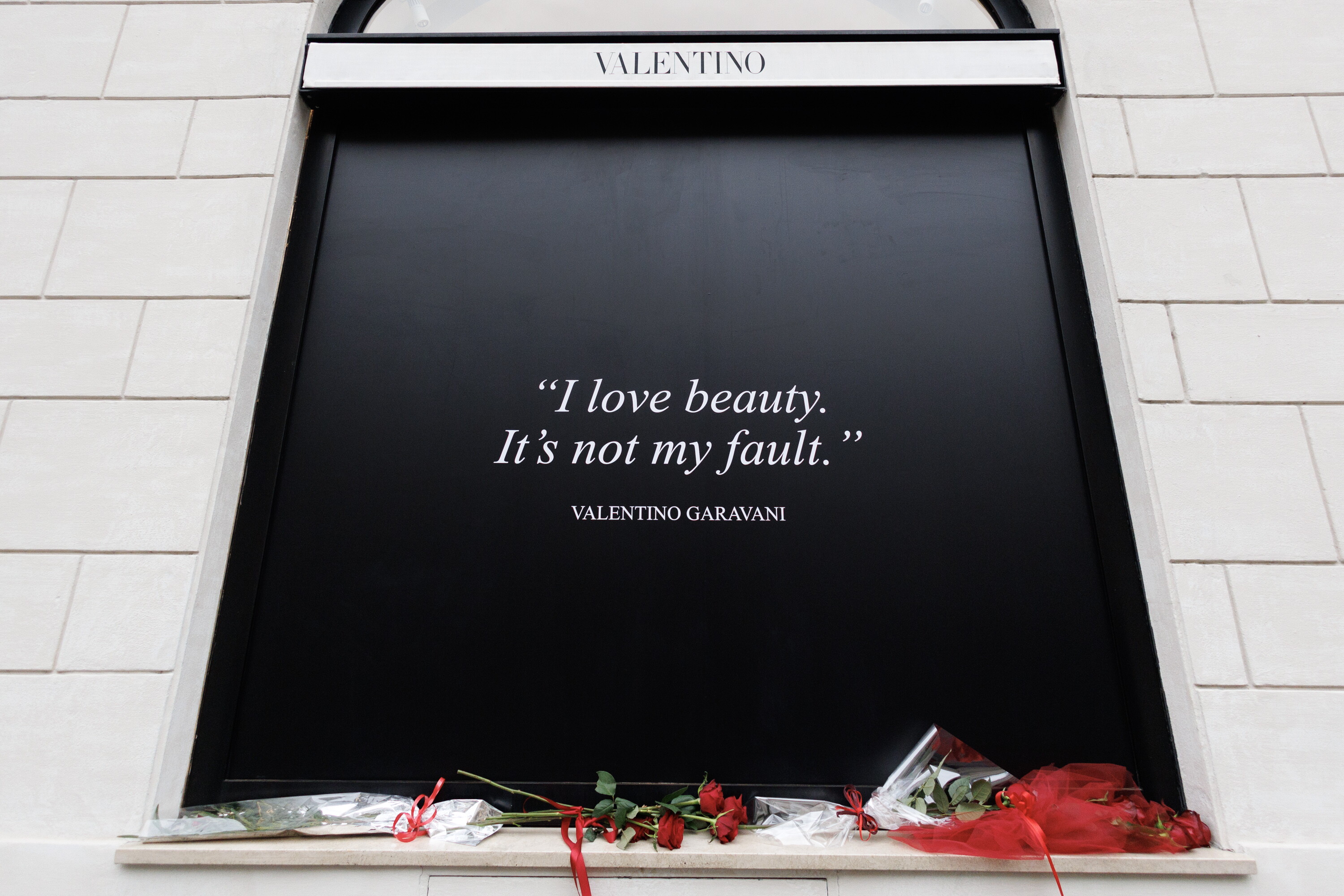 Più di 5000 persone in fila per omaggiare Valentino